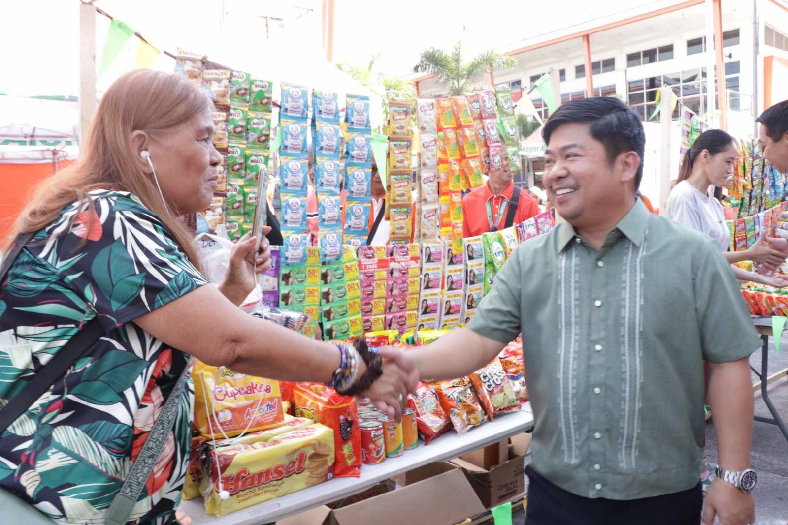 Malapitan celebrates birthday with livelihood package for Caloocan ...