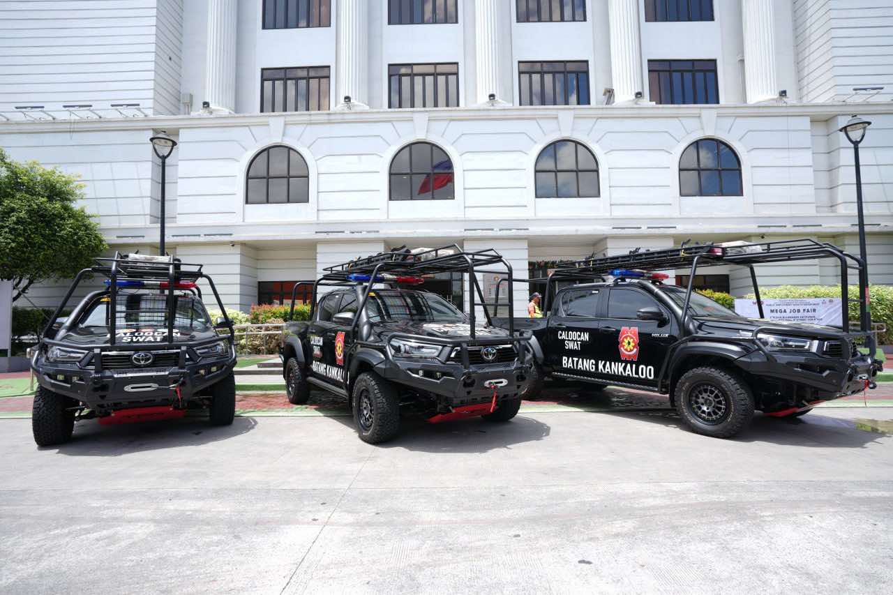 Caloocan turns over new SWAT trucks to police | INQUIRER.net