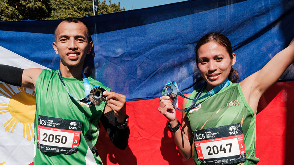 MILO Marathon King and Queen Carry Filipino Flag at the Sydney Marathon ...